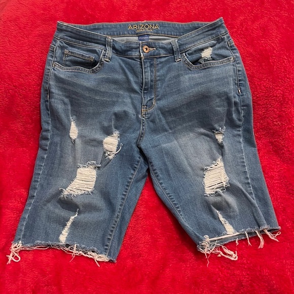 Arizona Jean Company | Jeans | Arizona Capri | Poshmark